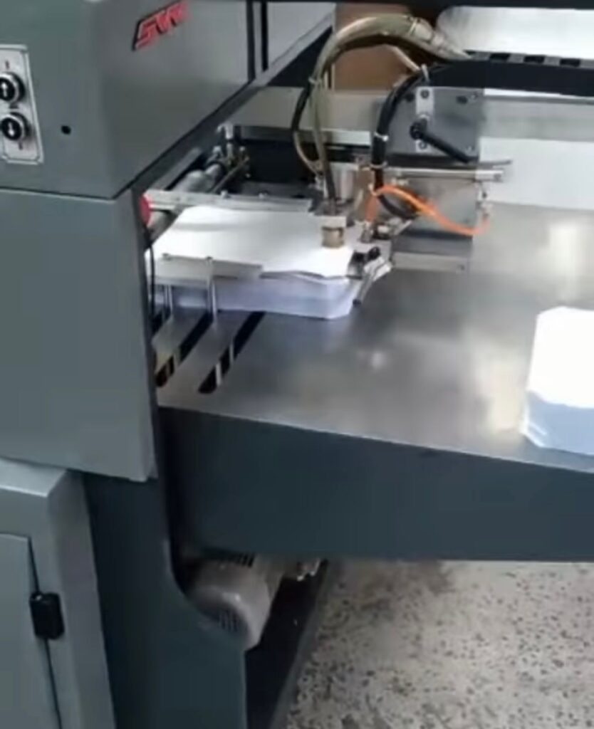 Capa dura automática SW, ano 2019 semi nova, coloca capa e guarnição ...